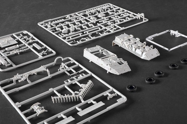 TRUMPETER 07427 M1132 STRYKER ENGINEER SQUAD VEHICLE WITH SMP & AMP 1: ...