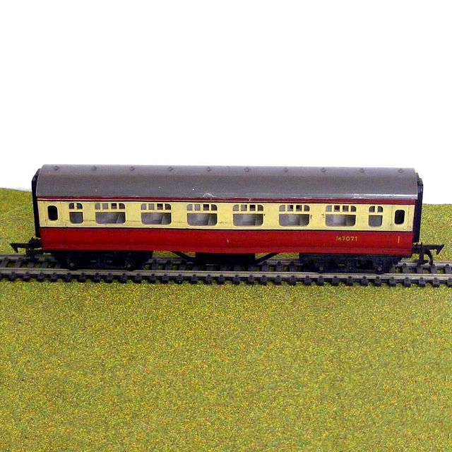 TRIANG R21 SHORT 7" Red & Cream Coach w/ Int Seating for 00 Gauge Model ...