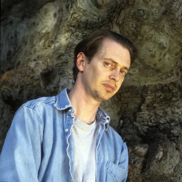 STEVE BUSCEMI POSES at his home for a 1995 portrait in Brooklyn, N ...