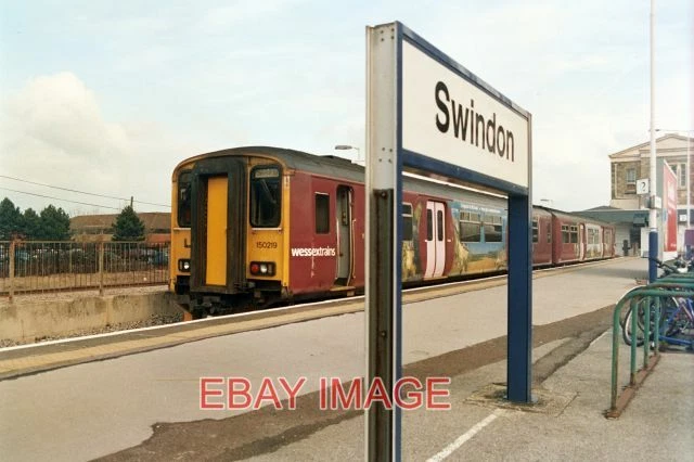 PHOTO CLASS 150 150219 At Swindon On 20 Feb 2006 £1.65 - PicClick UK