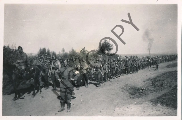 FOTO WK2 - 6 Armee Wehrmacht - Rumänen im Marsch #42 EUR 34,90 ...