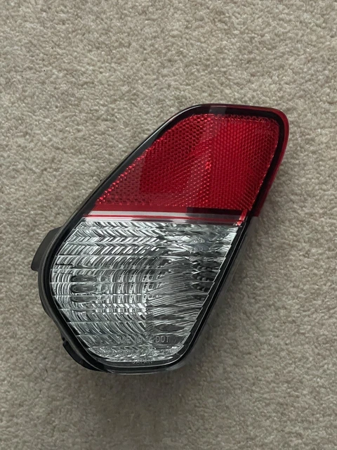 GENUINE MITSUBISHI OUTLANDER PHEV Mk3 Rear Bumper Reflector Light 2016 ...