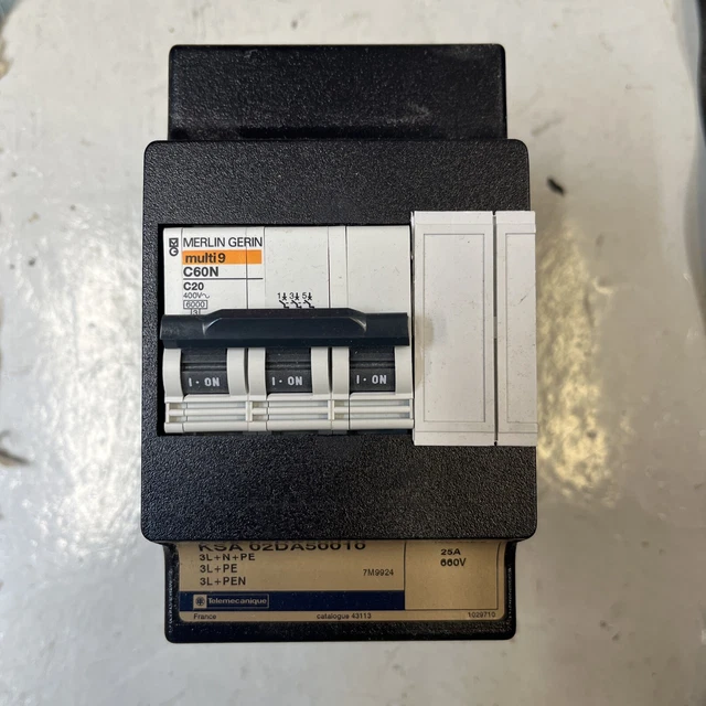 TELEMECANIQUE CANALIS KSA 02DA50010 Busbar Tap Off Unit 25A MCB New In ...