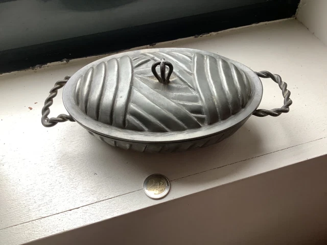 JOLIE BONBONNIERE ART DÉCO ou ART NOUVEAU EN ÉTAIN D'ART signé Albert ...