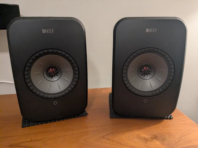 KEF LSX WIRELESS Active Speakers in black with remote, cables ...