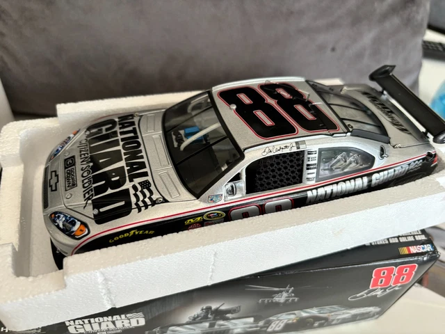 NASCAR ACTION 1/24 - Dale Earnhardt Jr. #88 Chevrolet national guard ...