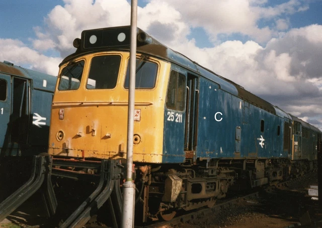 BRITISH RAILWAY B.R Photograph - Class 25 25211 At Bescot 03/09/1988 £3 ...