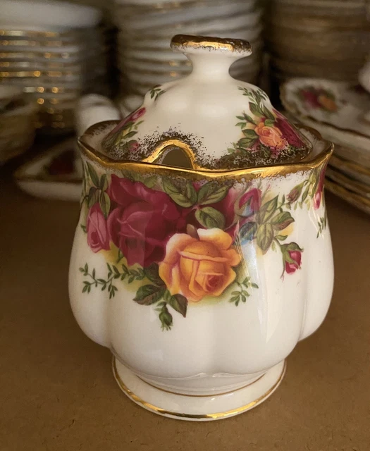 ROYAL ALBERT OLD Country Roses Lidded Preserve Pot Bone China Porcelain ...