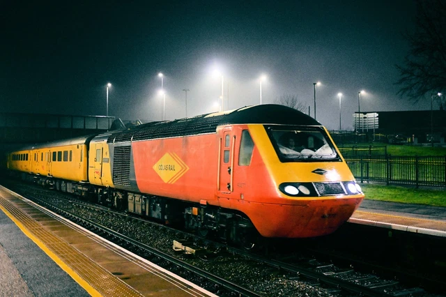 CLASS 43 NO 43277 in new colas at moorthore night shot £1.20 - PicClick UK