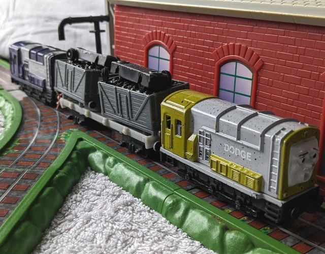 ERTL THOMAS THE Tank Engine & Friends Splatter & Dodge With Scrap ...