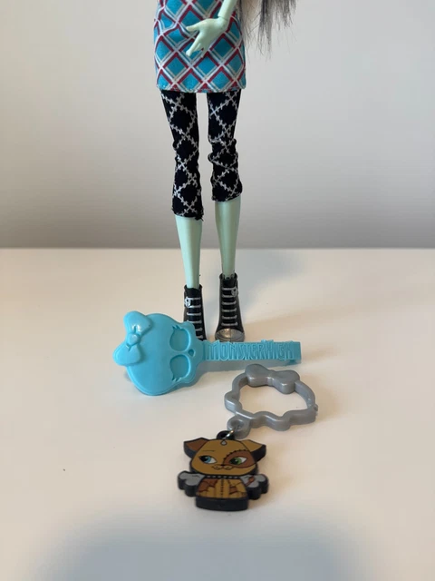 MONSTER HIGH FRANKIE Stein Doll Classroom Killer Style I 2011 Day At ...