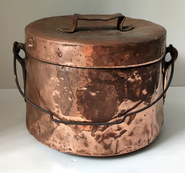 CHAUDRON AVEC COUVERCLE CUIVRE MARTELE POIGNEE FER A SUSPENDRE ANCIEN ...