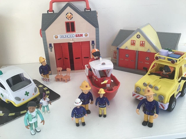 FIREMAN SAM - Fire Station, Titan-4 X 4 With Sounds -Ambulance and ...