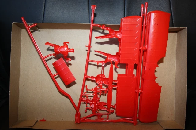 REVELL RICHTHOFEN'S FOKKER DR.1 TRIPLANE 1/28 WW1 airplane plastic ...