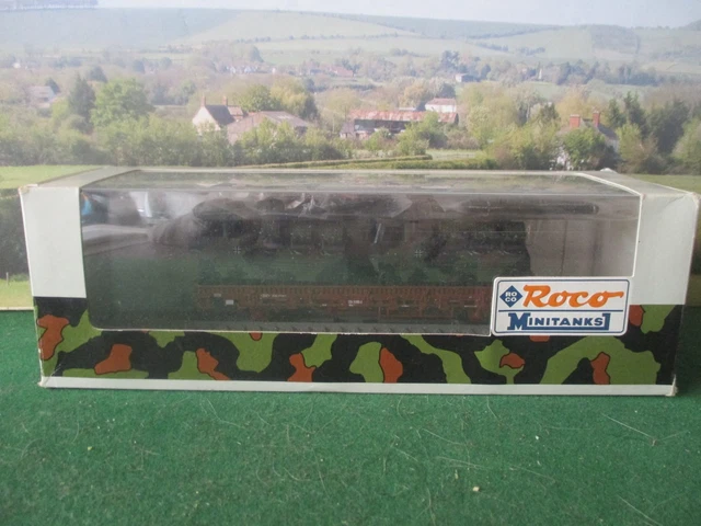 ROCO 1:87 HO MINITANKS FLAT WAGON WITH TANK LOAD EPOCHE iV. CAT NO.884 ...