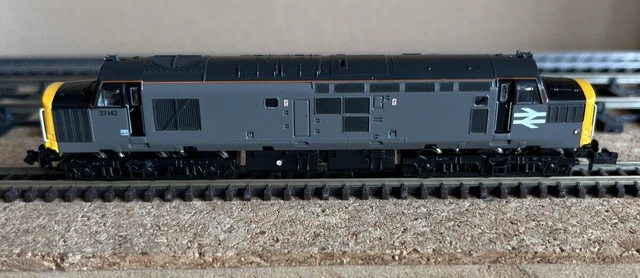 GRAHAM FARISH N Guage 371-466DB Class 37 Engineers Livery - Boxed £139. ...