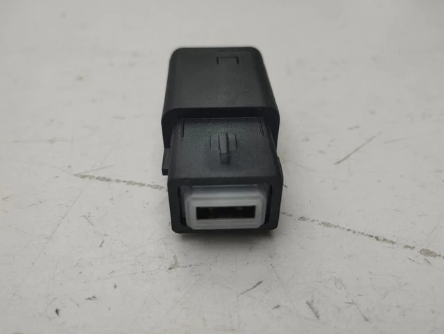 CITROEN C4 III e-C4 2021 Électrique Connecteur/prise USB 98217039DX ...