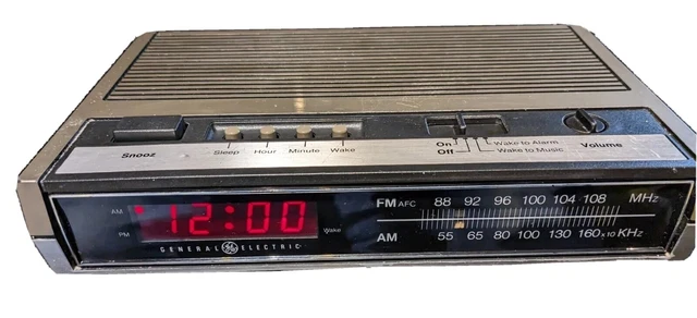 VINTAGE GENERAL ELECTRIC AMFM digital Radio alarm clock 7-4627D TESTED ...
