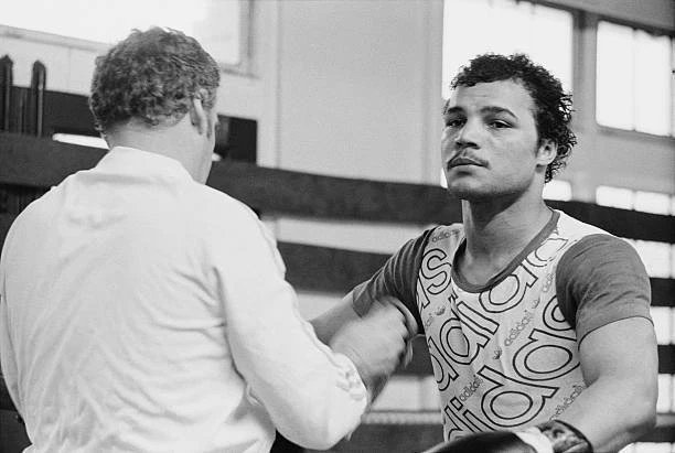 ENGLISH LIGHT HEAVYWEIGHT Boxer John Conteh 1977 OLD PHOTO 4 EUR 6,41 ...