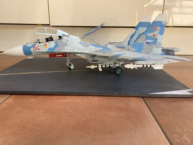 SUKHOI SU-27 UB Flanker, 1/32, TOP gebaut, Airbrush EUR 210,00 ...