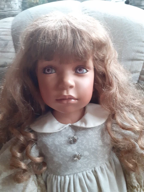 KÜNSTLERPUPPE SARAH VON Pamela Erff - Sitzpuppe aus Porzellan 80 cm groß EUR 75,00 - PicClick DE