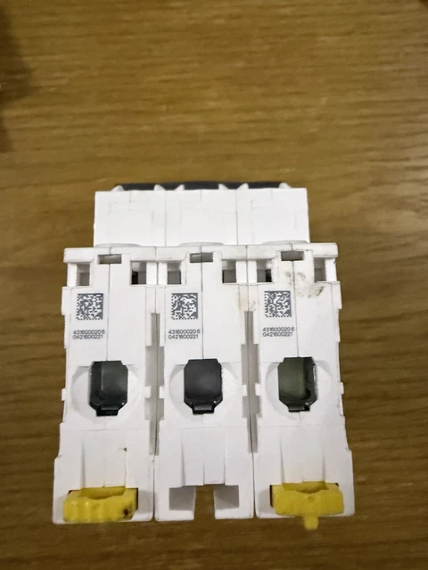 SCHNEIDER IKQ C 16A Type C MCB Circuit Breaker BSEN60898 £16.15 ...