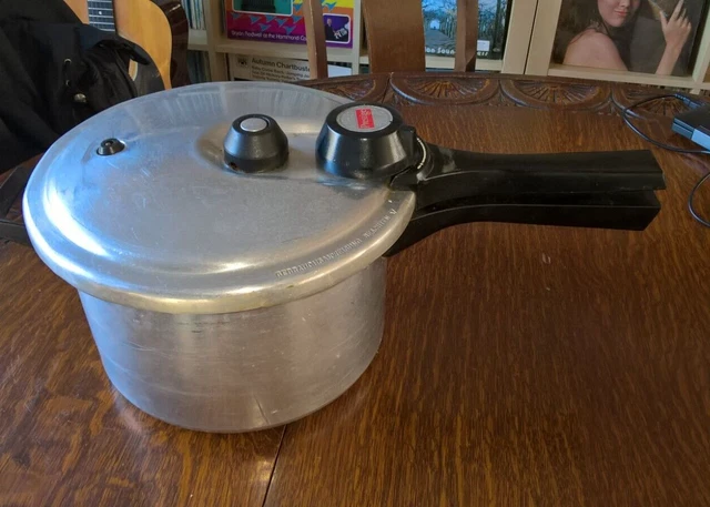 VINTAGE PRESTIGE PRESSURE Cooker Model 6182 Rise n' Time Indicator £20. ...