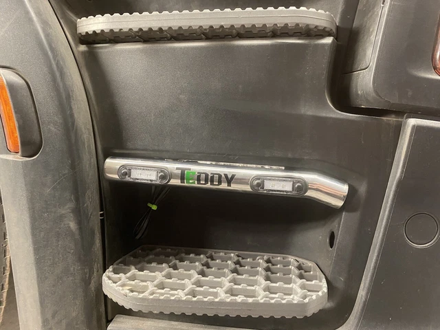 SCANIA S NEW GENERATION STAINLESS STEEL STEP BOX LIGHT BAR+ 2 LEDs (ONE ...