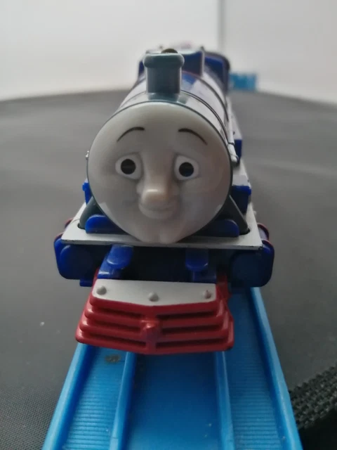 TOMY, TRACKMASTER, THOMAS and friends, Hank, Motorized battery train ...