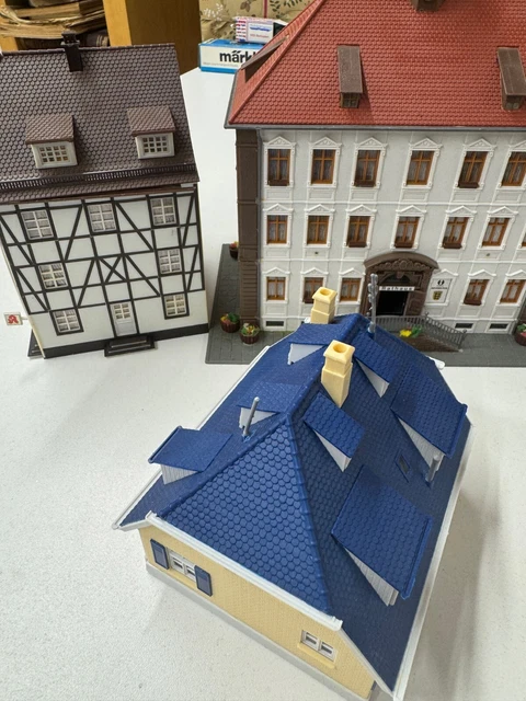 3 HÄUSER HAUS Modelleisenbahn Rathaus Villa 1:87 Ho H0 Top aus Nachlass ...