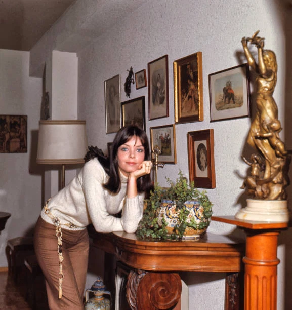 AMERICAN ACTRESS PATTY Shepard poses at her home in Madrid 1968 OLD ...