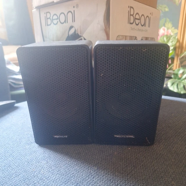 REALISTIC MINIMUS-3.5 2.0 Wired Bookshelf Speakers Black 15W 7 Ohm £10. ...