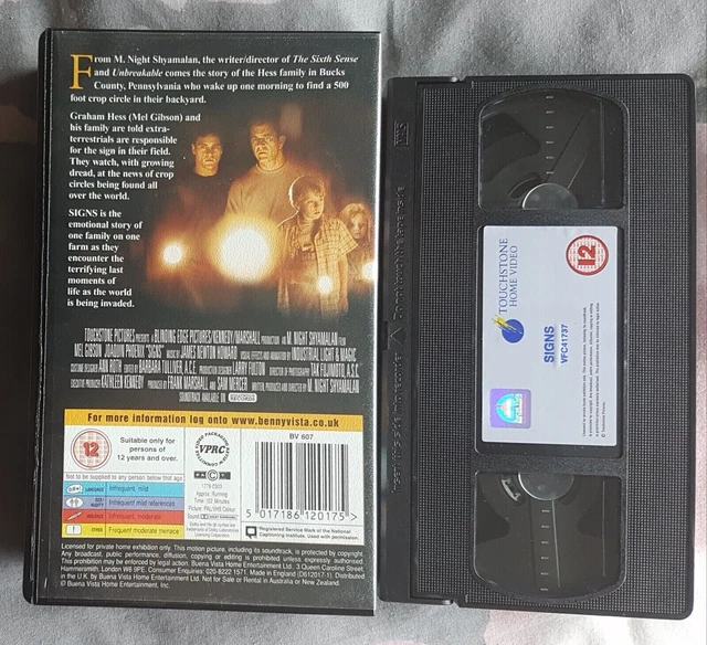 M. NIGHT SHYAMALAN'S SIGNS (VHS) Mel Gibson + Joaquin Phoenix + Rory ...