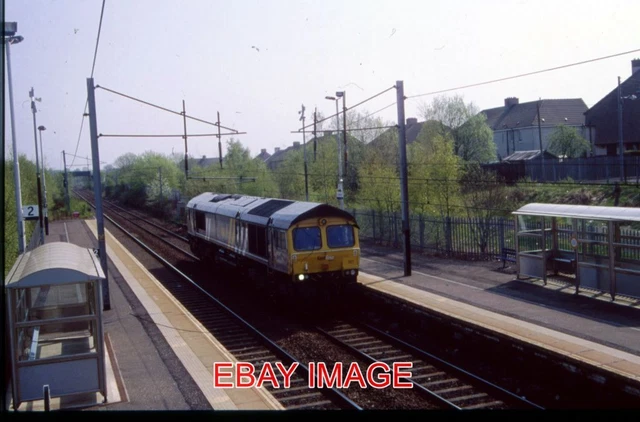 ORIGINAL 35MM SLIDE CLASS 66 LOCO NO 66301 AT HOLYTOWN STATION 5/11 £3. ...