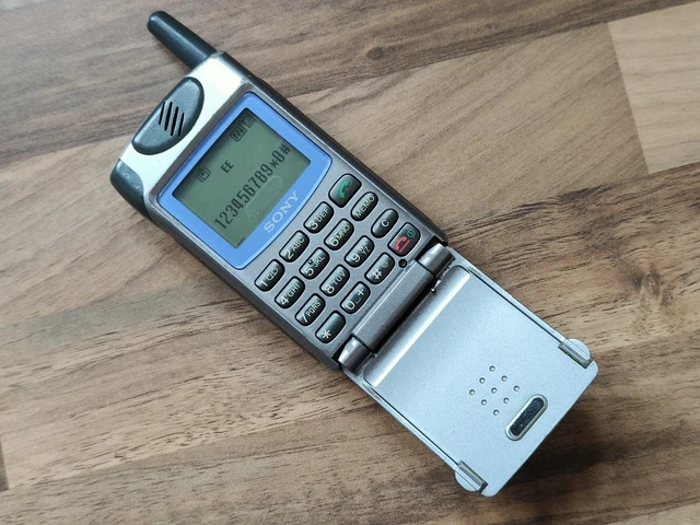 RARE VINTAGE SONY CMD-Z5 (Unlocked) Retro Flip Mobile Phone £55.00 ...