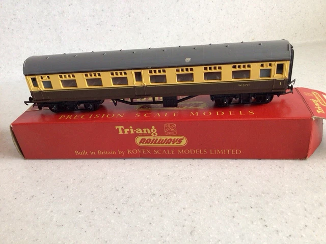 TRIANG RAILWAYS R330 WR Mainline Composite Coach In Chocolate And Cream ...