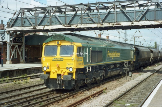 B167N 35MM NEGATIVE Freightliner Class 66 66616 @ Doncaster (2) £2.54 ...