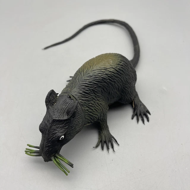 VINTAGE HALLOWEEN RAT Rubber Plastic Prop Squeaky Toy Realistic Rodent ...