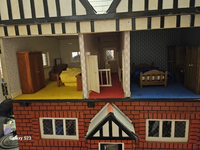 LARGE VINTAGE TUDOR Dolls House with Furniture and Accessories £63.10 ...