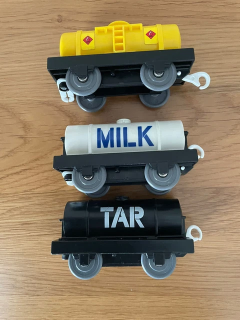TOMY TRACKMASTER THOMAS The Tank Engine Fuel, Milk & Tar tankers £5.99 ...