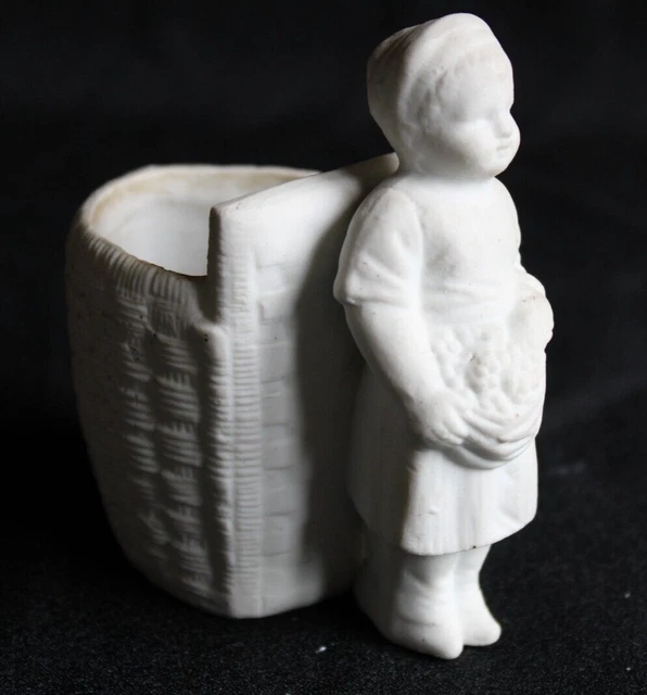 FIGURINE ANCIENNE EN porcelaine biscuit, porte-bouquet EUR 18,00 ... FIGURINE ANCIENNE EN porcelaine biscuit, porte-bouquet EUR 18,00 ...