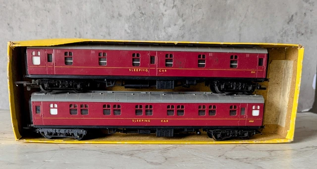 VINTAGE TRIANG OO Gauge CKD R.387 pair Of parcels Brake Coaches In ...