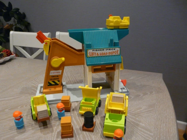 FISHER PRICE LITTLE people lift and load depot 942 toy playset set 1977 ...