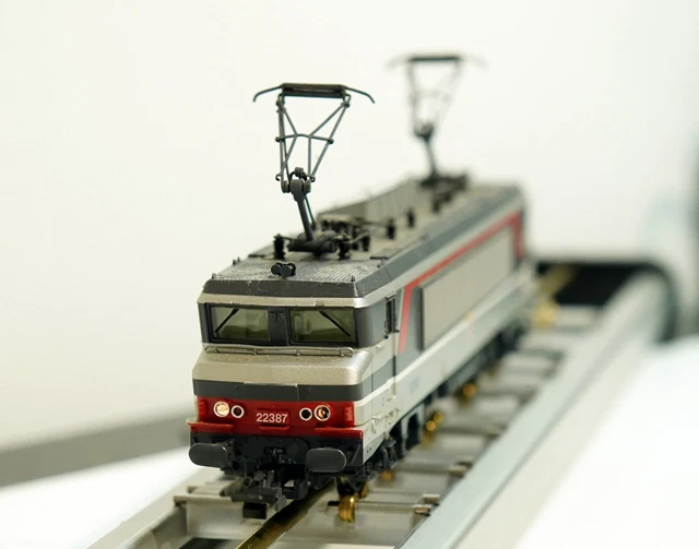 ROCO 43780 ECHELLE Ho 1/87 Locomotive Sncf Bb 22387 Multiservices Petit Defaut EUR 99,99 ...
