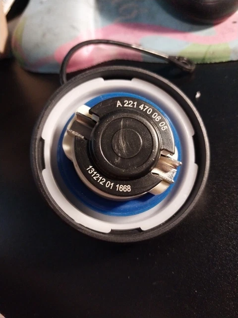 GENUINE MERCEDES BENZ Fuel Gas Tank Filler Cap OEM # 2214700605 With ...