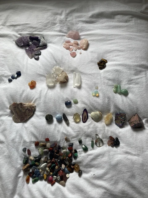 ‼️CRYSTAL BUNDLE‼️JOB LOT includes rose quartz, amethyst, malachite etc ...