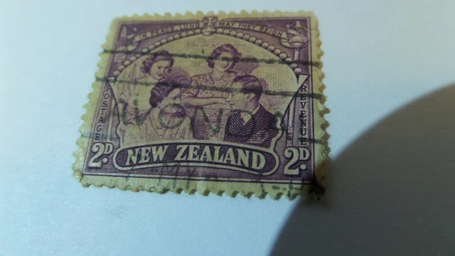 VINTAGE NEW ZEALAND 2D Postage Stamp in Peace long Day They Begin ...
