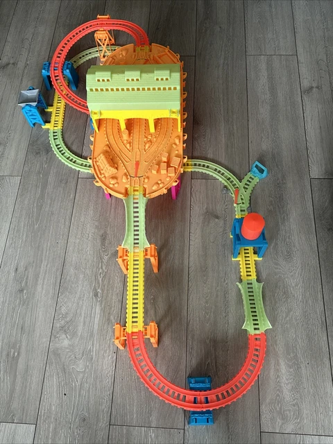 HYPER GLOW STATION FJL41 Thomas Revolution Trackmaster Motorised Train ...