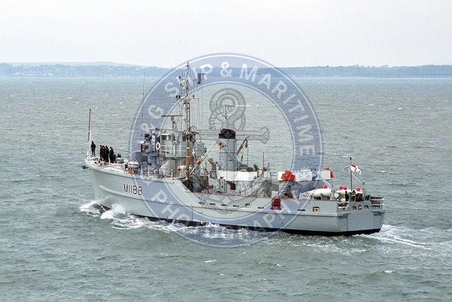 ROYAL NAVY TON-CLASS Minesweeper HMS WALKERTON (M1188) - 6X4 (10X15 ...