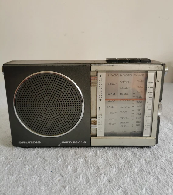 VINTAGE RETRO GRUNDIG Party Boy 110 Classic Portable 3-Band LW/MW/FM ...